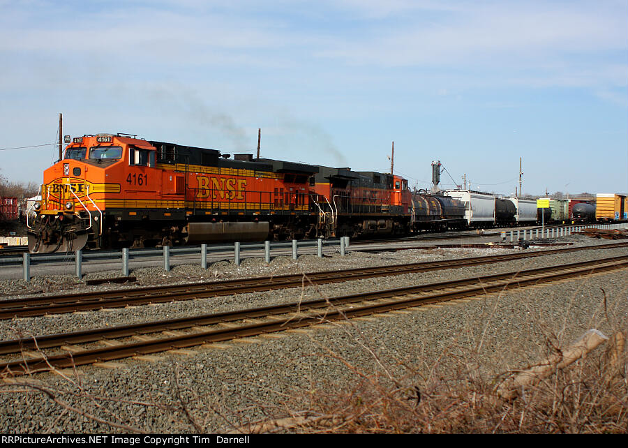 BNSF 4161, 1112 arrive on Q417